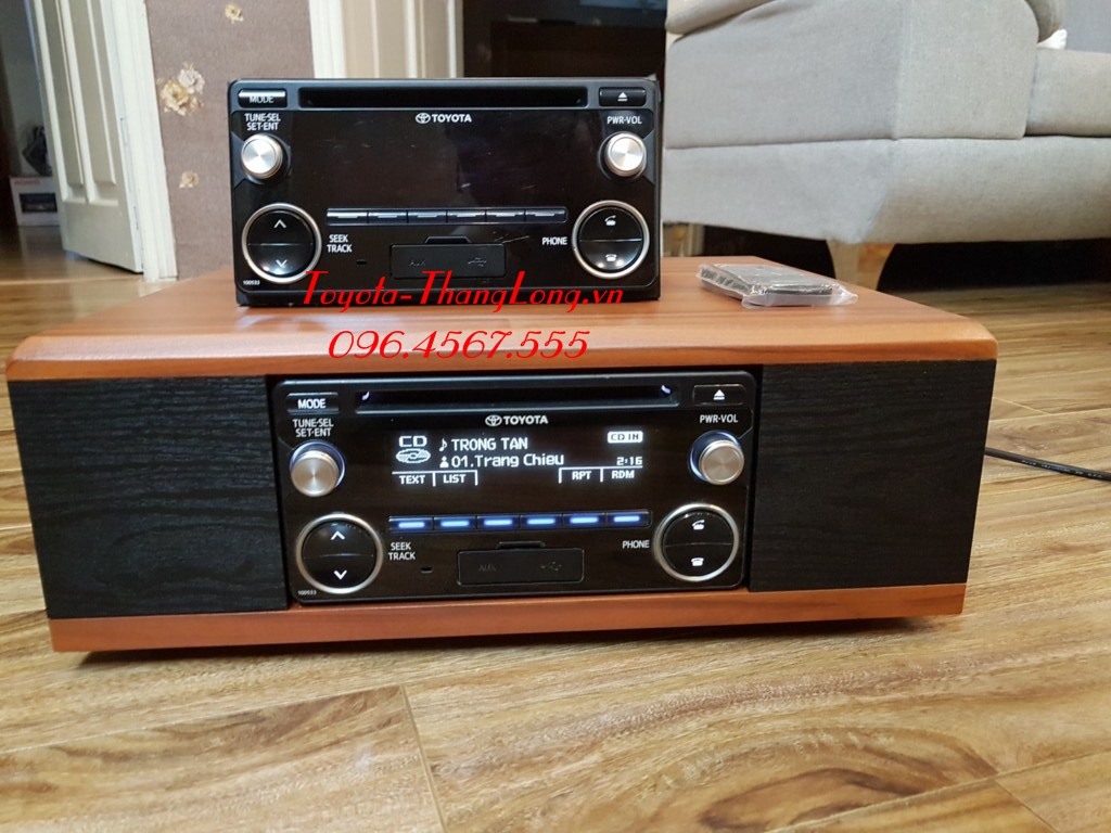 Đầu CD xe Toyota đóng hộp gỗ độc đáo và sáng tạo